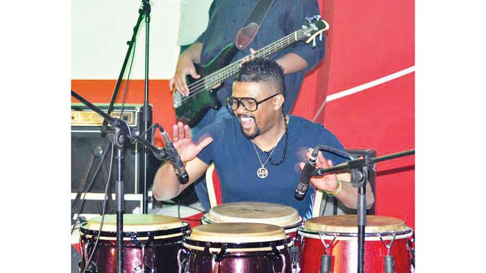 نحلم بالعالمية لكن ليس قبل ارضاء الديرة والخليج